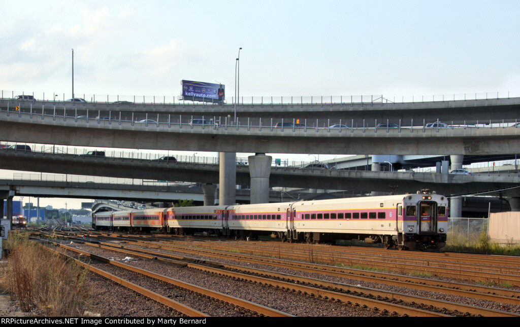 MBTA 1639 on North Station Leads